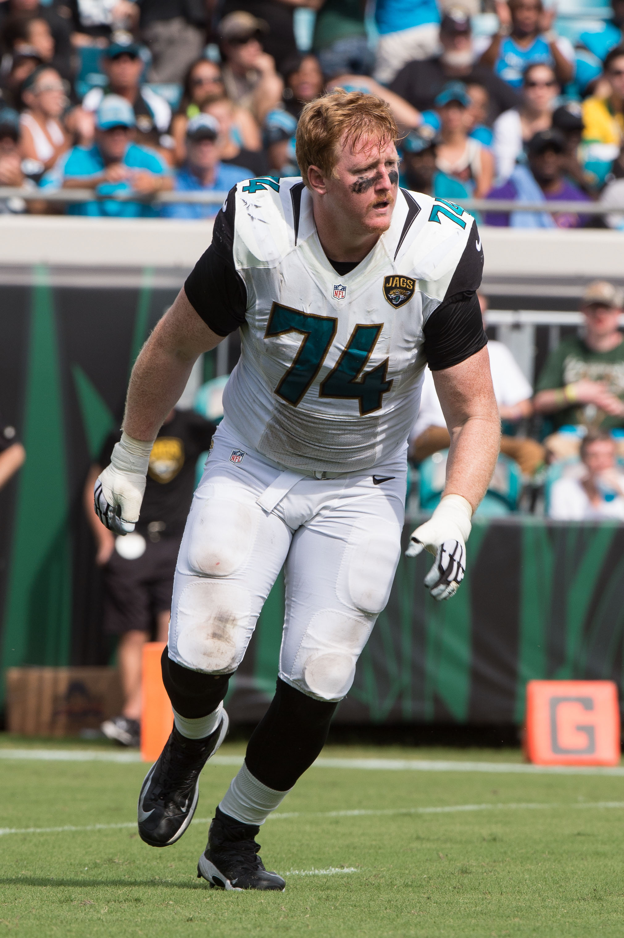 Dolphins Extend OL Sam Young